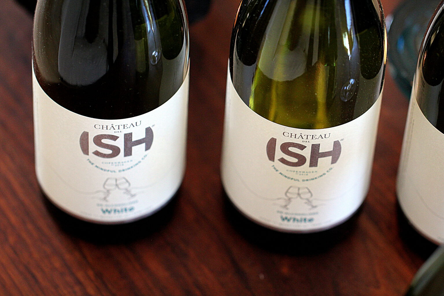 Alle fortjener en drink - Monopolet smager på alkoholfri vin fra ISH