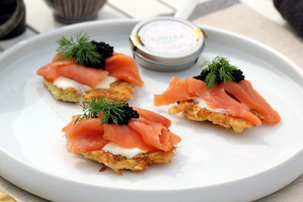 Nytårsmenu: Canapé med avocado og ægte caviar