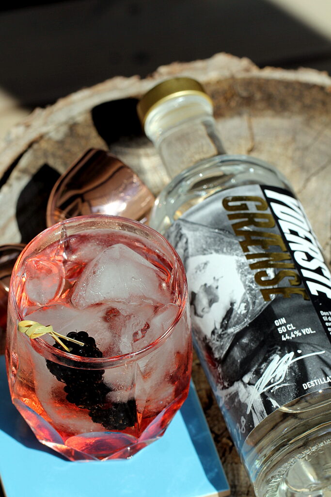 Opskrift på Bramble cocktail – en moderne klassiker med britisk sjæl